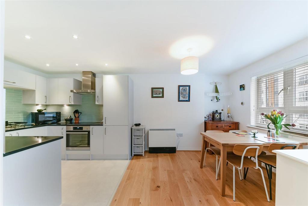 Marcon Place, Hackney, London, E8 2 bed flat - £2,200 pcm (£508 pw)