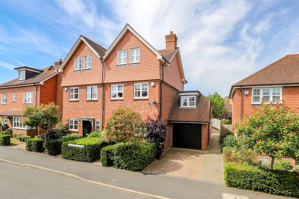 Mortimer Crescent, Kings Park, St.... 4 bed semi-detached house - £900,000