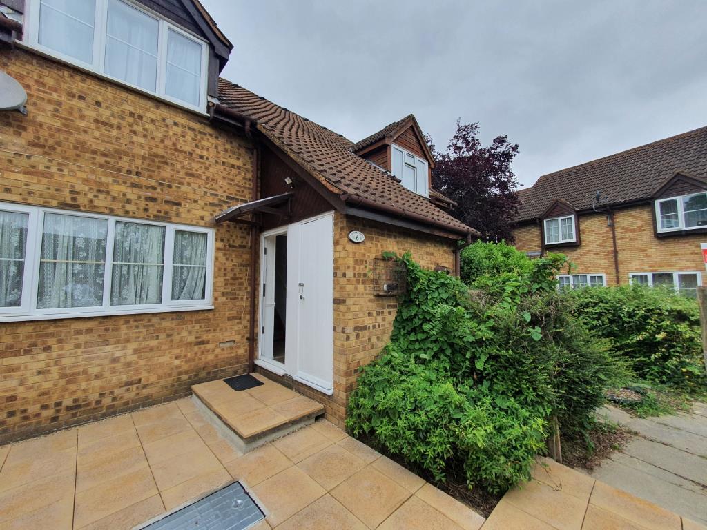 Tintern Path, Ruthin Close, London, NW9 1 bed terraced house - £1,200 ...