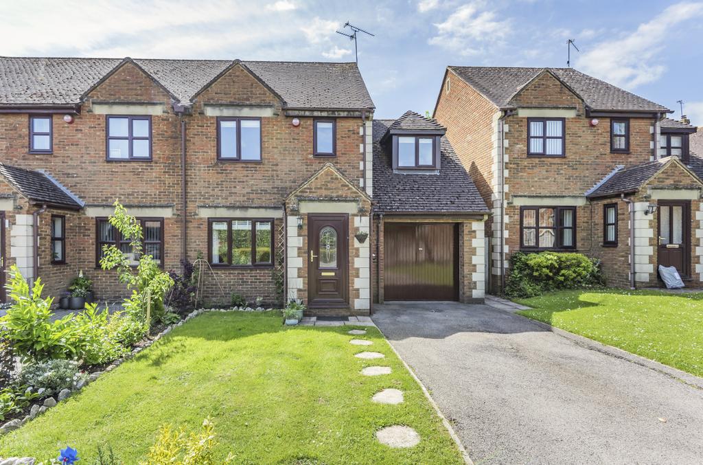 Huntsland, Royal Wootton Bassett... 3 bed semi-detached house - £325,000