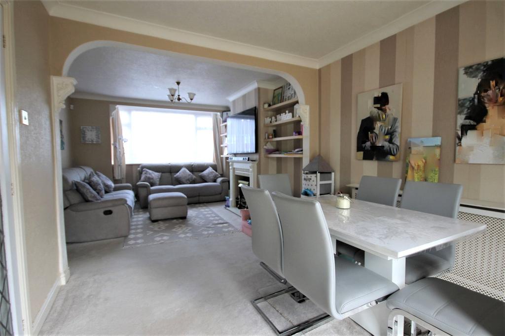 Ludlow Road, Feltham, TW13 4 bed terraced house - £1,850 pcm (£427 pw)