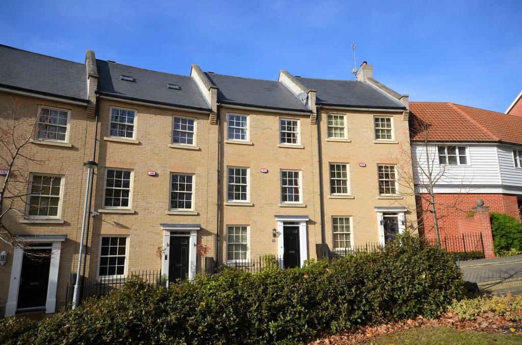 Groves Close, Colchester, CO4 5BP 5 bed terraced house - £450,000