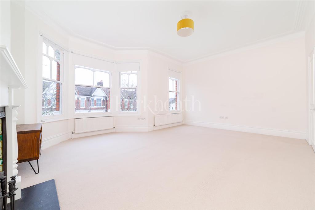 Crediton Road, Kensal Rise NW10 2 bed flat - £2,200 pcm (£508 pw)