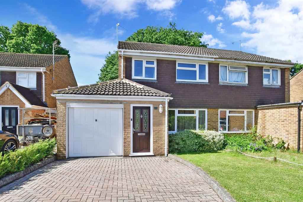 The Pines, Horsham, West Sussex 3 bed semi-detached house - £445,000