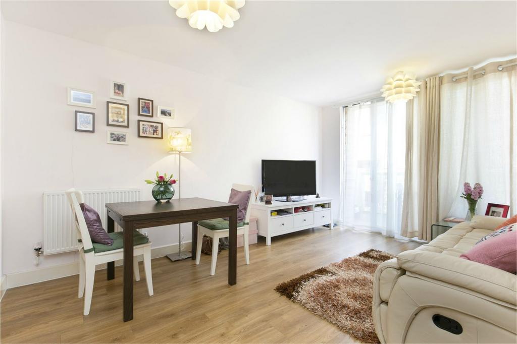 Nelson Walk, London, E3 1 bed apartment - £1,800 pcm (£415 pw)