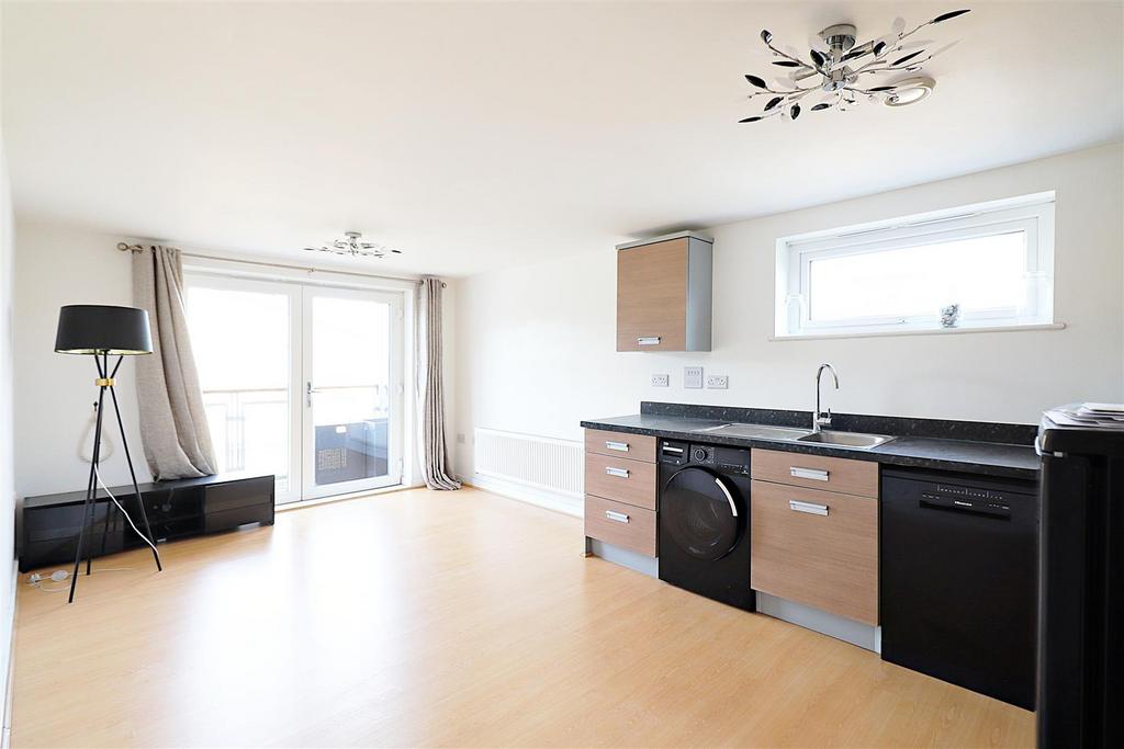 Cameron Drive, Dartford, Kent, DA1 1 bed apartment - £190,000