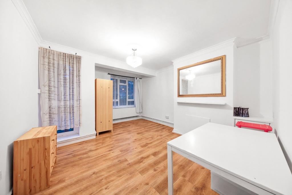 Betchworth House, Hilldrop Estate... 2 bed flat - £2,075 pcm (£479 pw)