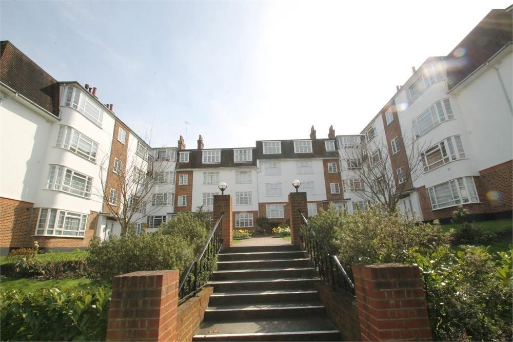 Eversley Park Road, London, N21 2 bed property - £1,650 pcm (£381 pw)