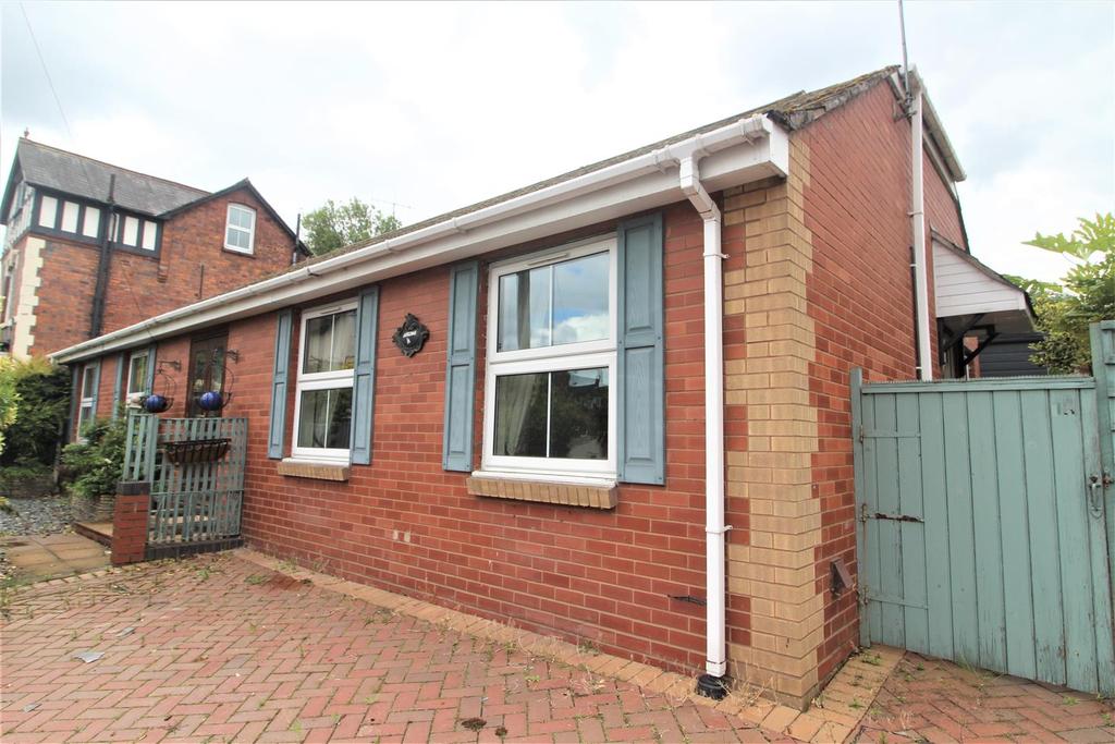 Coton Crescent, Shrewsbury 2 bed detached bungalow - £850 pcm (£196 pw)