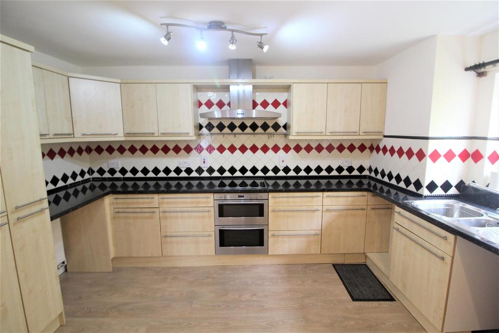 Coton Crescent, Shrewsbury 2 bed detached bungalow - £850 pcm (£196 pw)