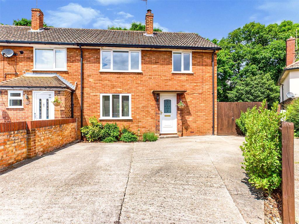 Three Firs Way, Burghfield Common... 3 bed end of terrace house - £380,000
