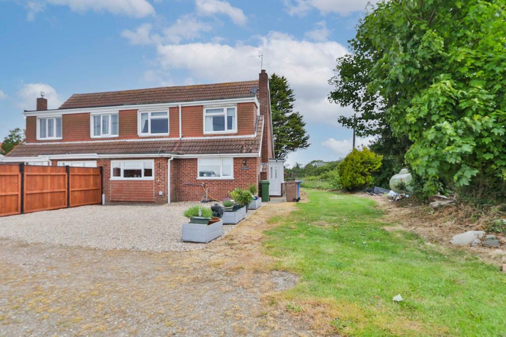 Out Newton Road, Skeffling, Hull... 3 bed semi-detached house - £175,000