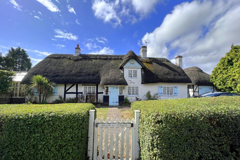 Avon Cottage BH23 7BG 3 bed detached house for sale - £625,000