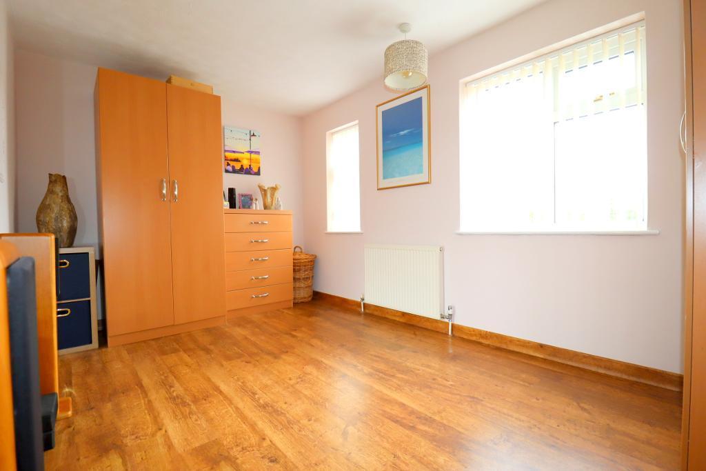 Runfold Avenue, Runfold, Luton... 2 bed semi-detached house - £300,000