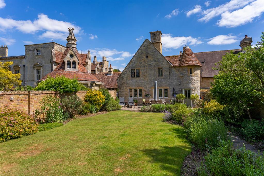 Gayhurst Court Mews, Gayhurst, Newport Pagnell 5 bed house for sale - £ ...