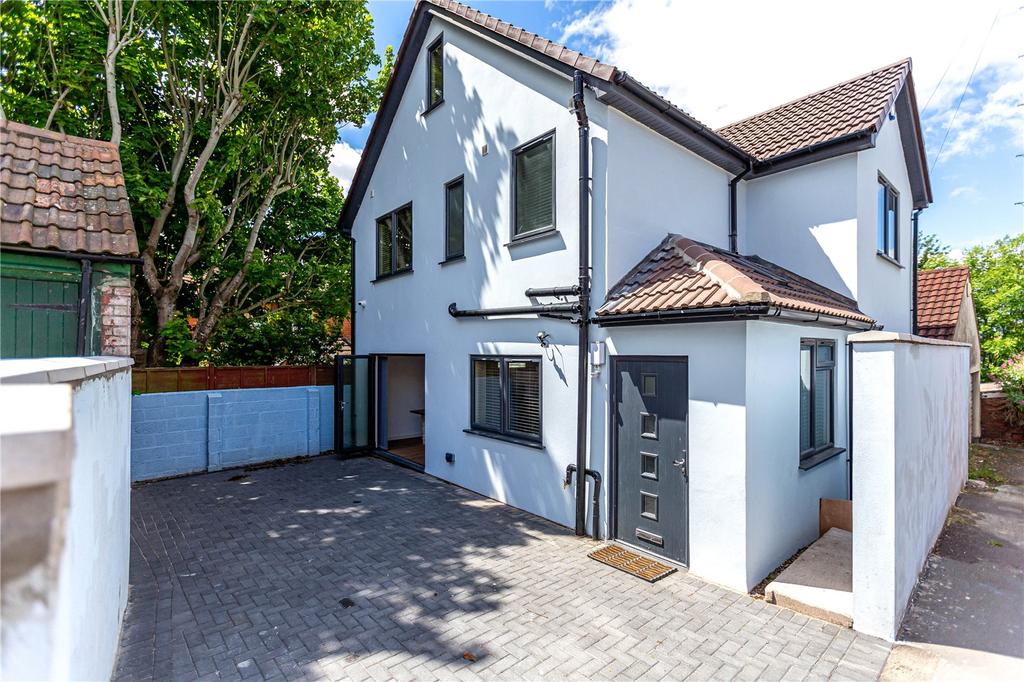 Talbot Road, Bristol, BS4 4 bed detached house - £2,400 pcm (£554 pw)