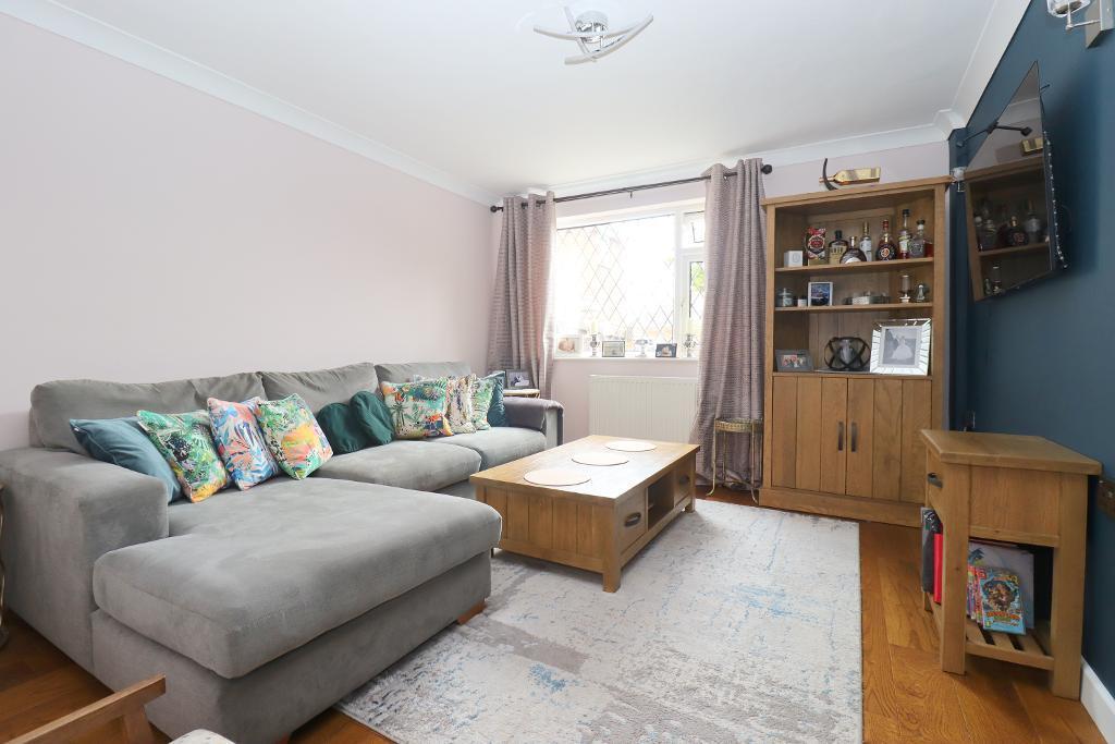 Morris Close, Marsh Farm, Luton... 3 bed terraced house - £300,000