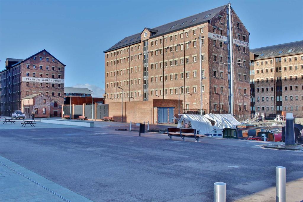 Albert Warehouse, Gloucester Docks 1 bed apartment - £175,000