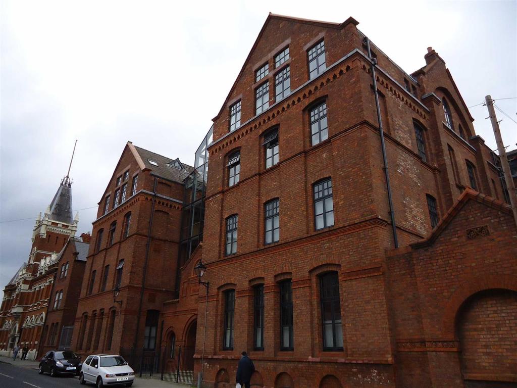 Model Lodging House, Bloom Street... 2 bed flat - £900 pcm (£208 pw)
