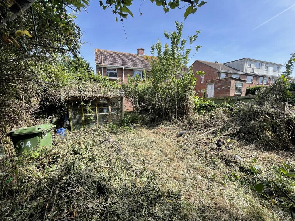 Coronation Avenue, Dawlish, EX7 2 bed semi-detached house - £200,000