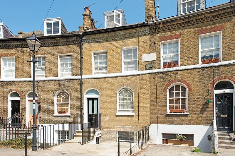 Keystone Crescent, King's Cross... 3 bed townhouse - £3,878 pcm (£895 pw)