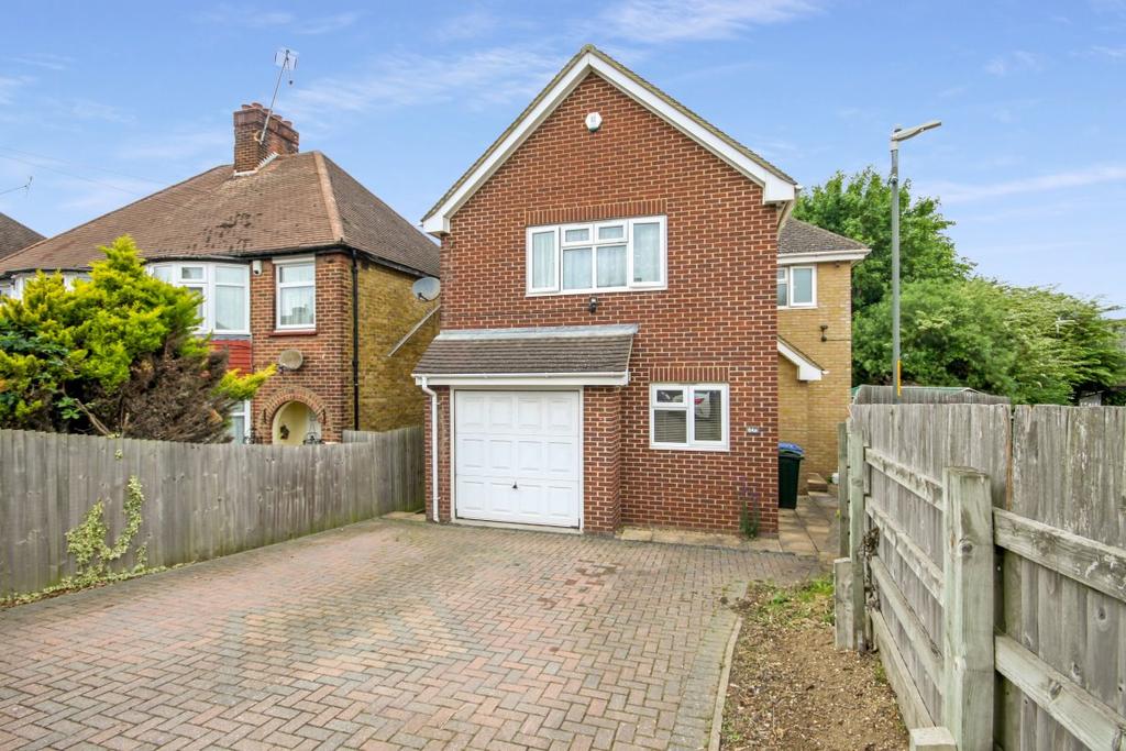 Staplehurst Road, Sittingbourne 3 bed detached house - £375,000