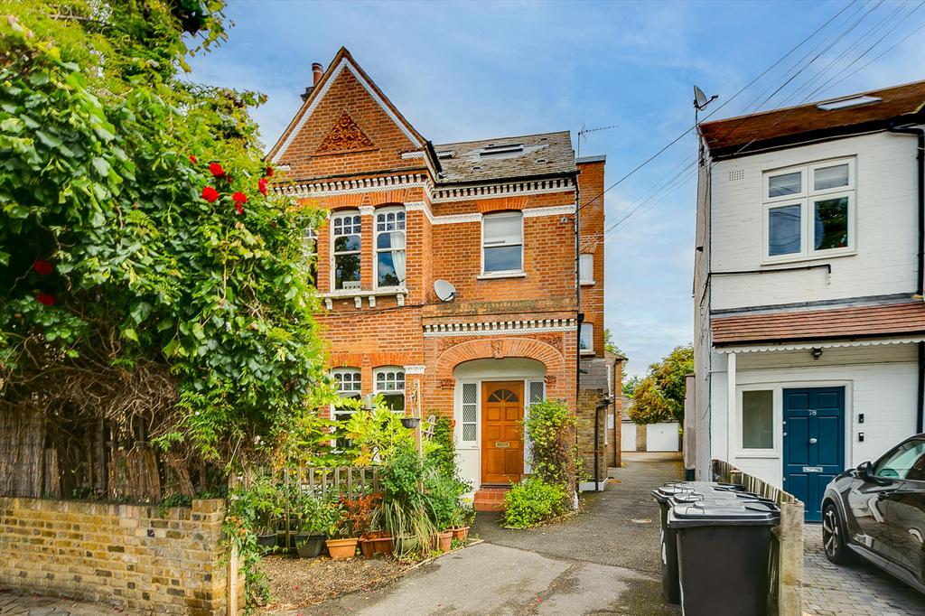 Balham Park Road, London, SW12 2 bed flat - £475,000