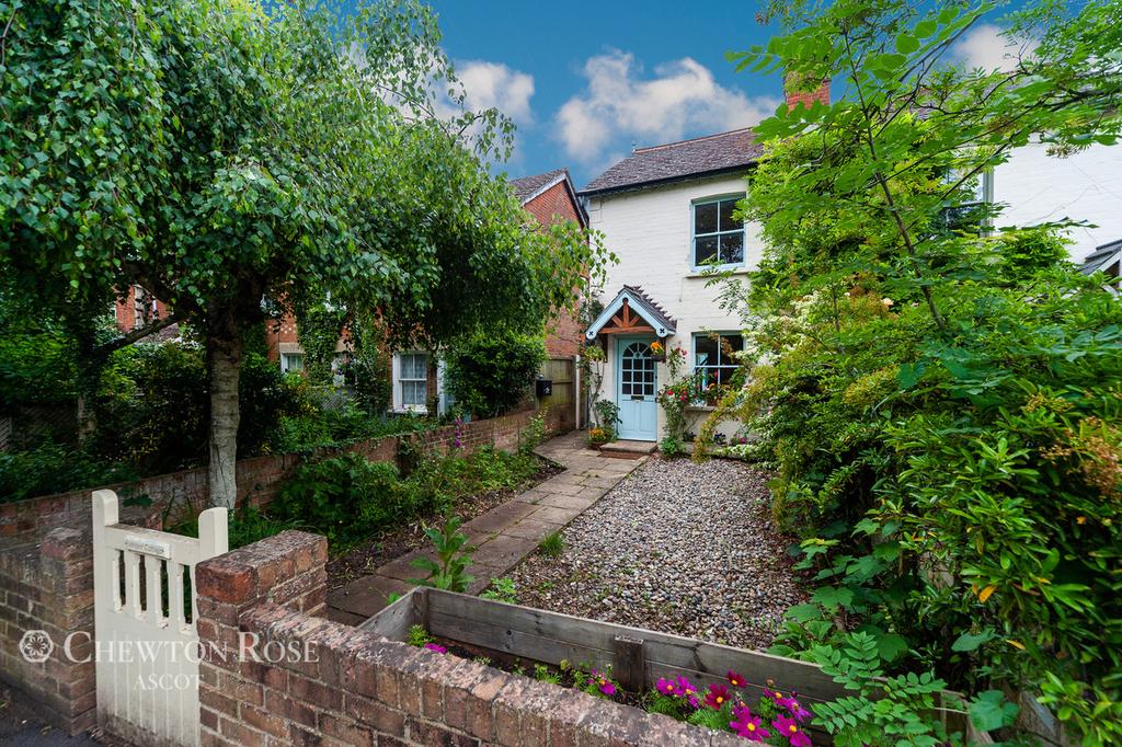 7 Winkfield Row, Winkfield 2 bed cottage - £500,000