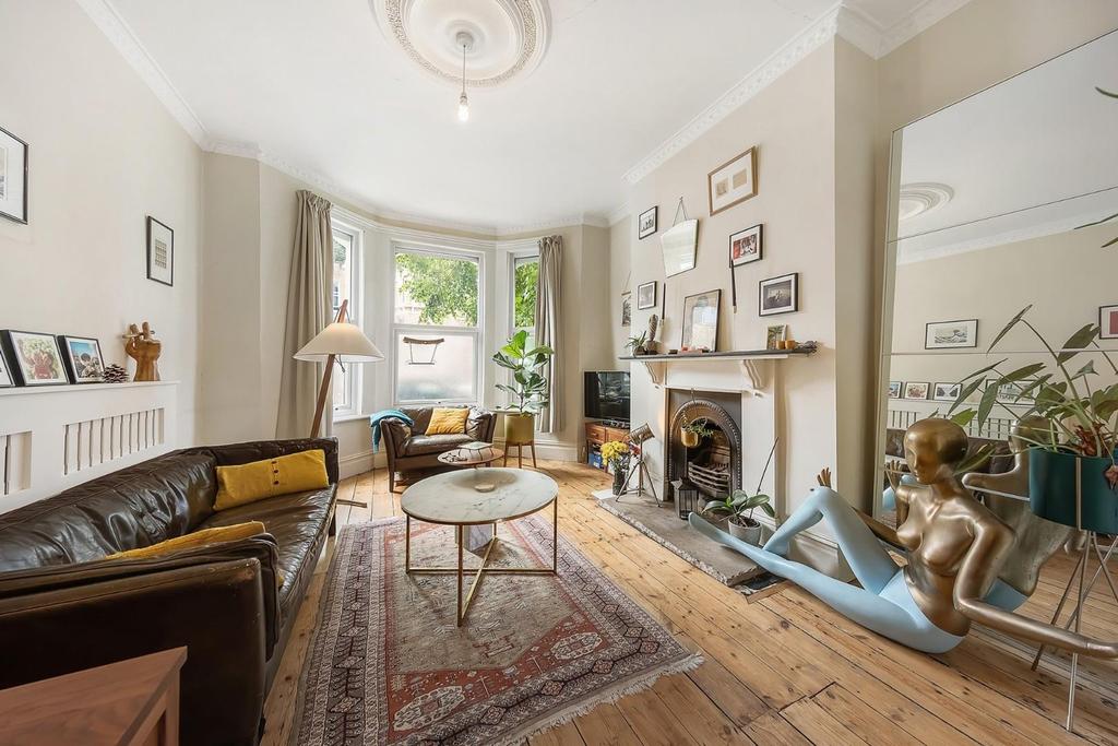 Ballater Road, SW2 1 bed flat - £495,000