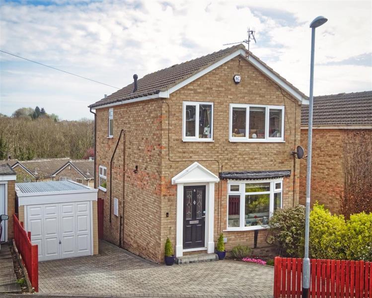 NEW PARK WAY, Farsley, Pudsey, LS28 5UA 3 bed detached house - £1,195 ...
