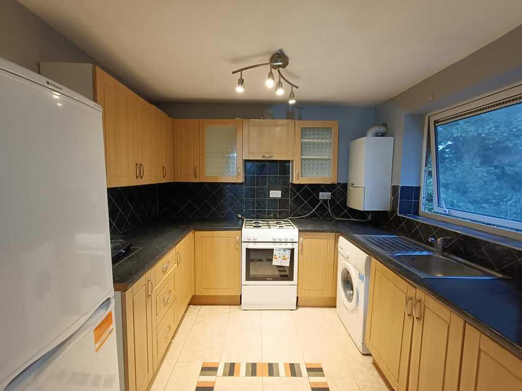 Brook Street, Luton, Bedfordshire 2 bed flat - £900 pcm (£208 pw)