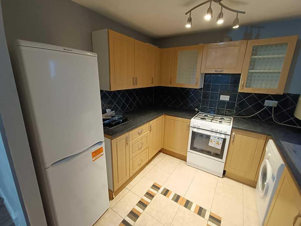 Brook Street, Luton, Bedfordshire 2 bed flat - £900 pcm (£208 pw)