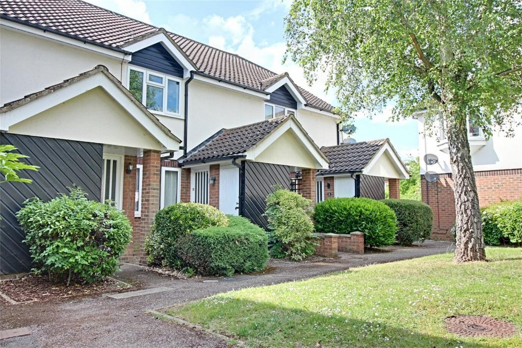 Hazel Gardens, Sawbridgeworth, CM21 1 bed maisonette - £1,200 pcm (£277 pw)