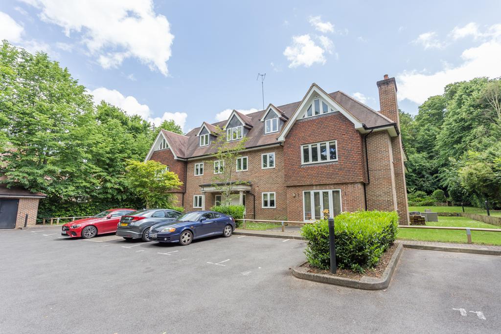 SUNNINGDALE, BERKSHIRE, SL5 0EZ 2 bed property - £475,000