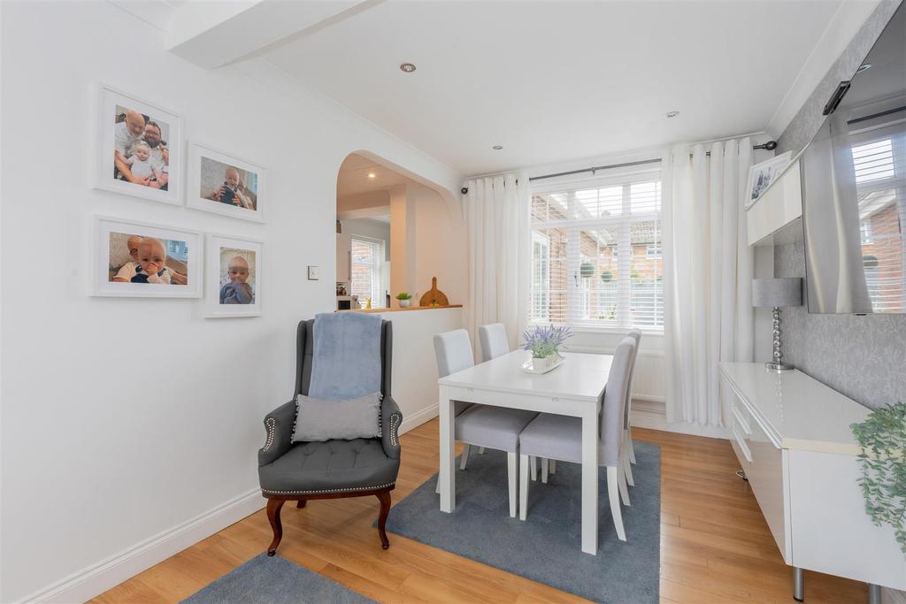 Long Furlong Drive, Slough 3 bed terraced house - £439,999