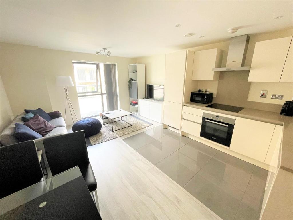 Inglis Way, Mill Hill, NW7 1 bed apartment - £1,495 pcm (£345 pw)