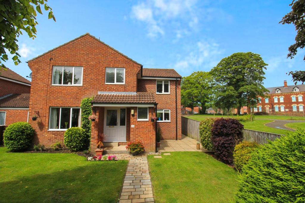 Whitcliffe Lane, Ripon 4 bed detached house - £399,950