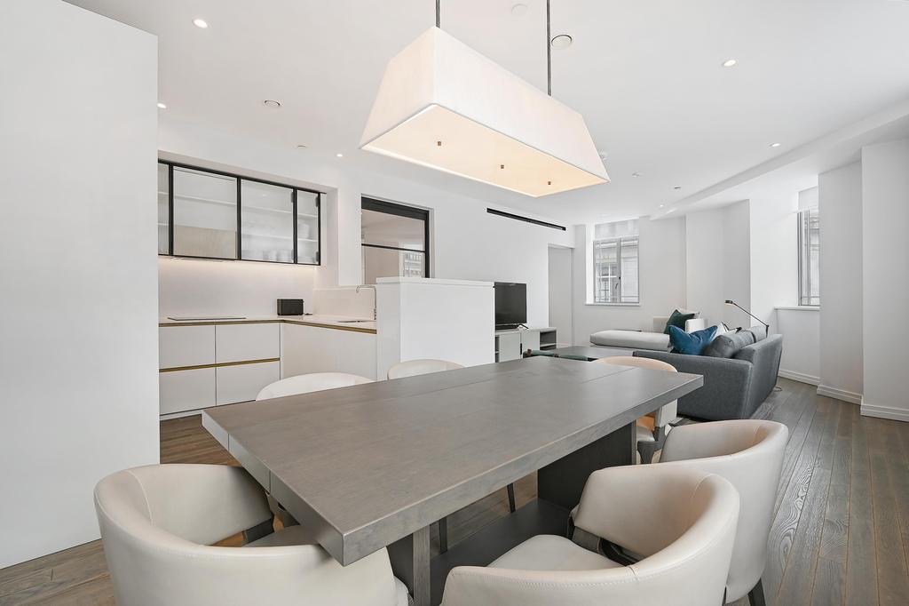 Little Portland Street, London, W1W 3 bed flat - £6,912 pcm (£1,595 pw)