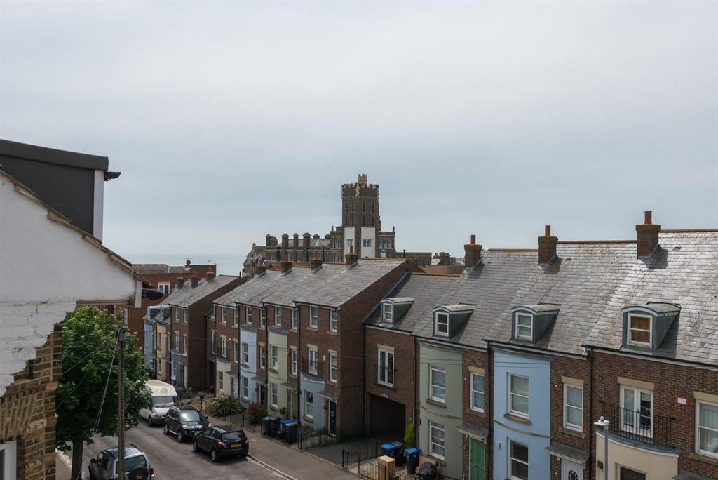 Albion Road, Ramsgate 1 bed flat - £900 pcm (£208 pw)