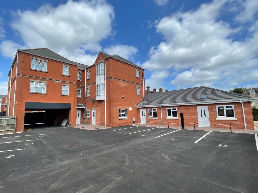 High Street, Lincoln, LN5 2 bed flat - £750 pcm (£173 pw)