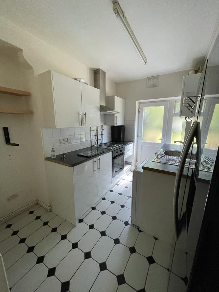 Rivington Court, Longstone Avenue, Harlesden, NW10 2 bed flat - £340,000