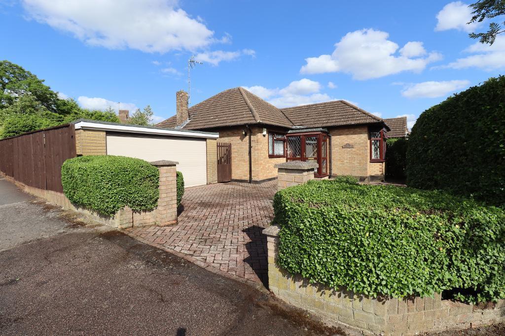 Cranbrook Drive, Sundon Park, Luton... 3 bed detached bungalow - £395,000