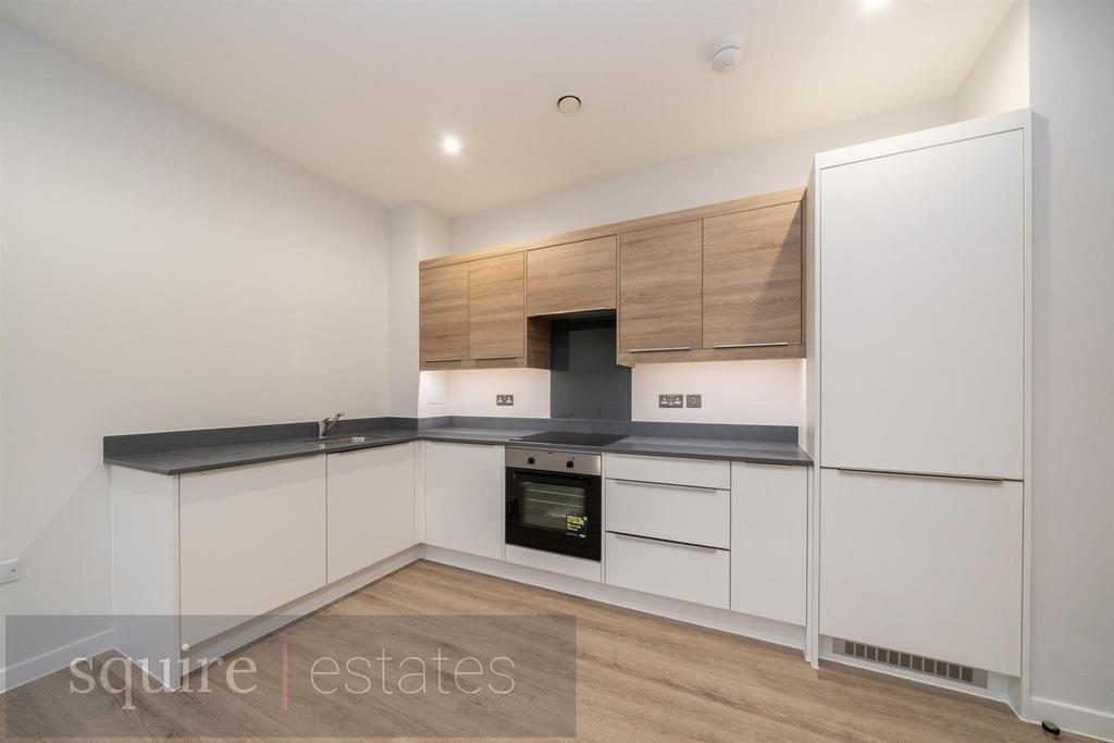 Bryanston Court, Hemel Hempstead 2 bed apartment - £1,150 pcm (£265 pw)
