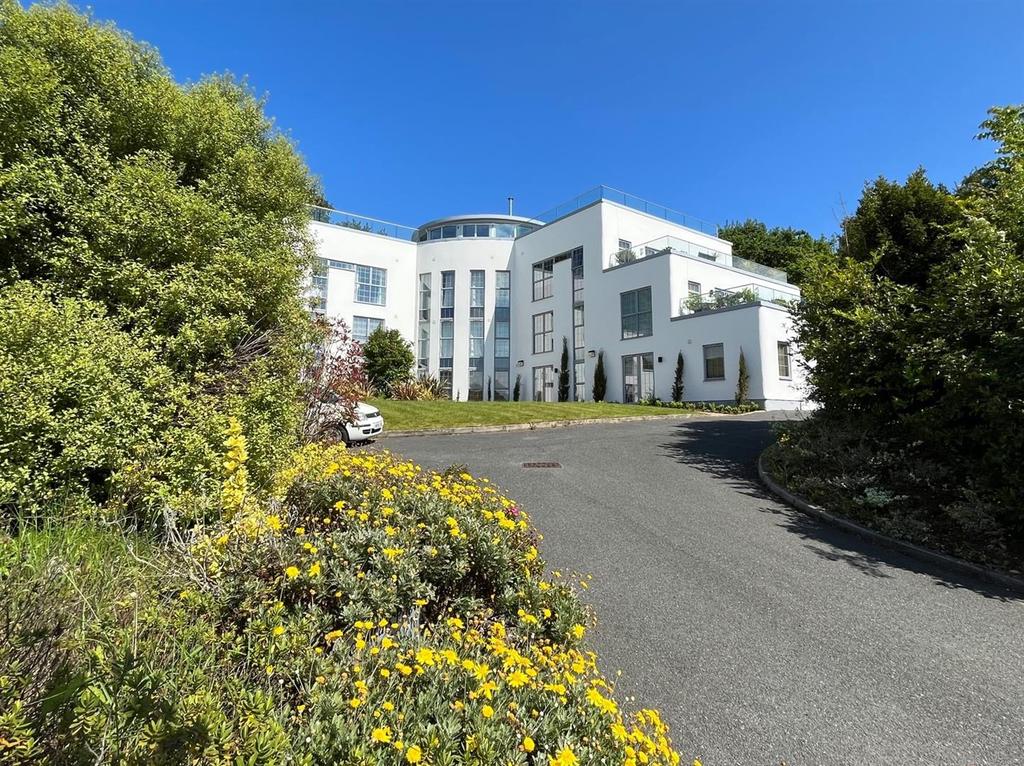 Cambridge Road, East Cowes 2 bed apartment - £389,950