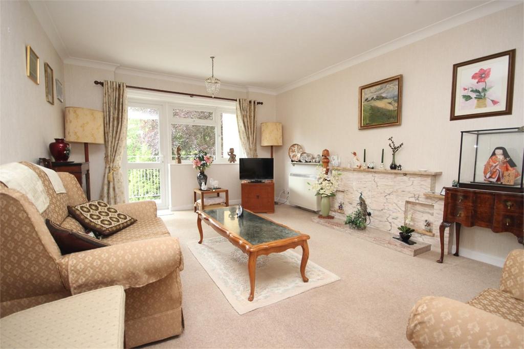 Cheyne Court, 37 Surrey Road... 3 bed flat - £275,000