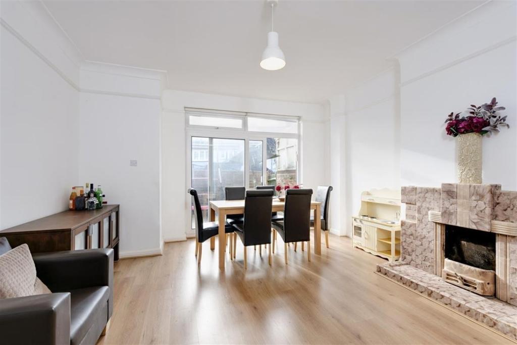 Clifton Gardens, Temple Fortune NW11 2 bed maisonette - £499,950