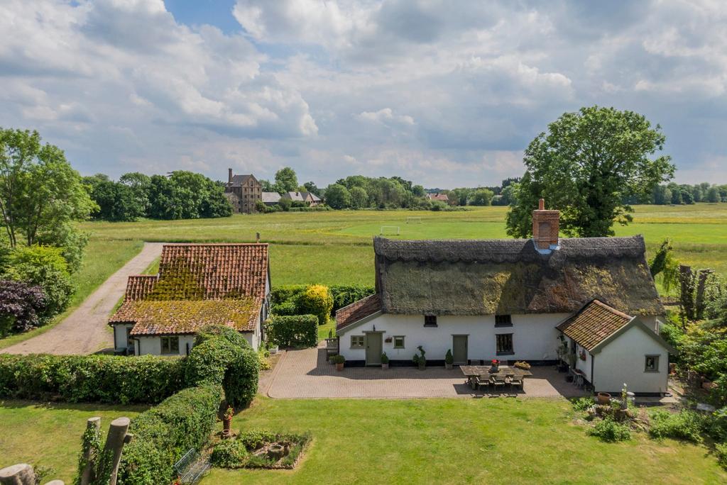 Mellis, Suffolk 4 bed detached house - £745,000