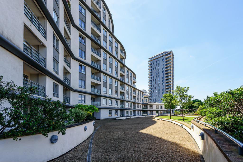 Centrium, Station Approach, Woking, GU22 1 bed flat - £1,300 pcm (£300 pw)