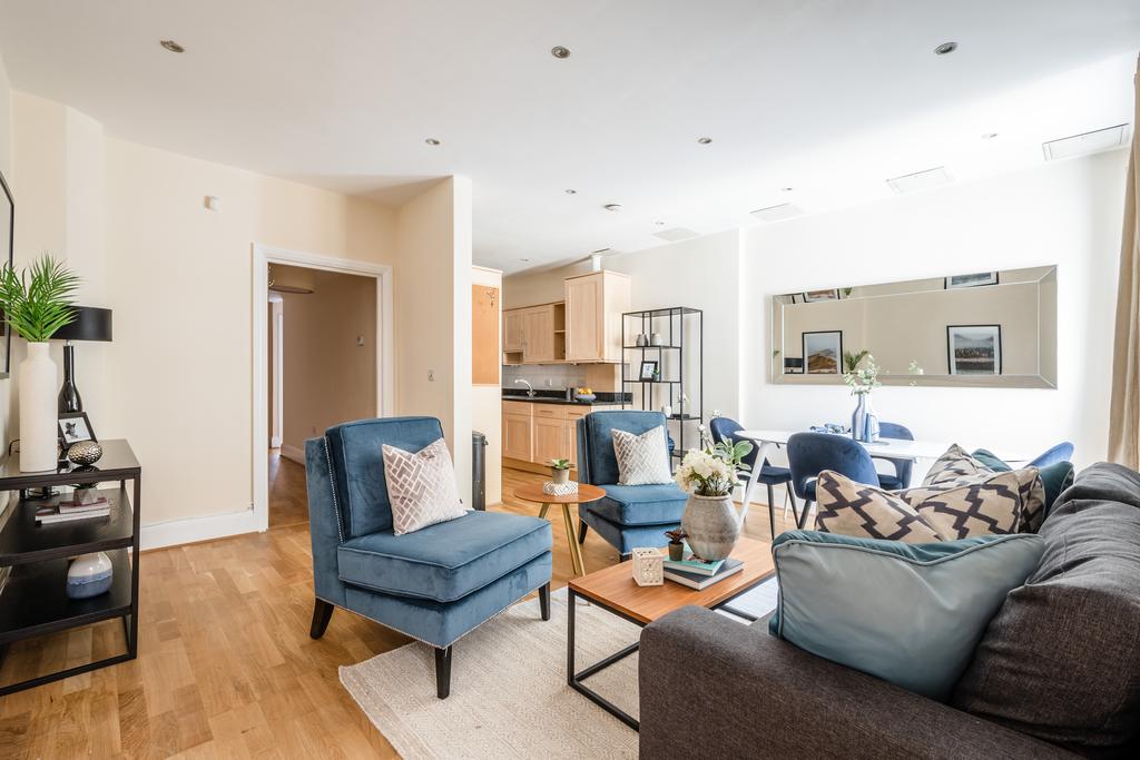 Goldsmiths Row, London E2 3 bed apartment - £575,000