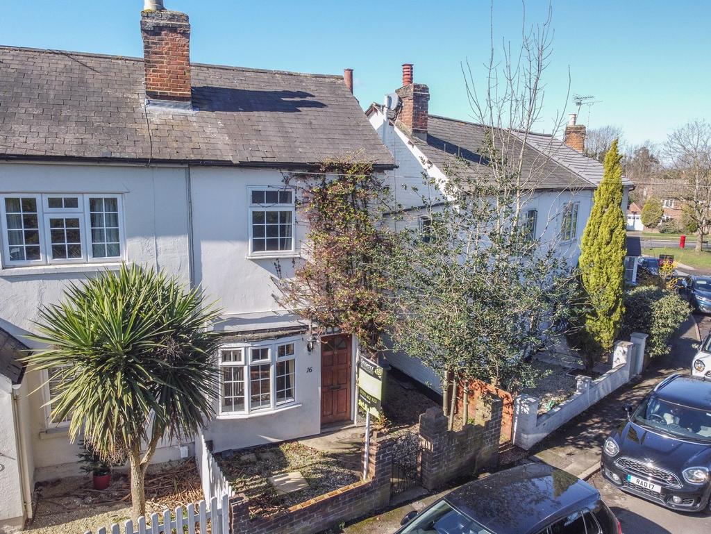 Common Road, Claygate, KT10 2 bed semi-detached house - £475,000